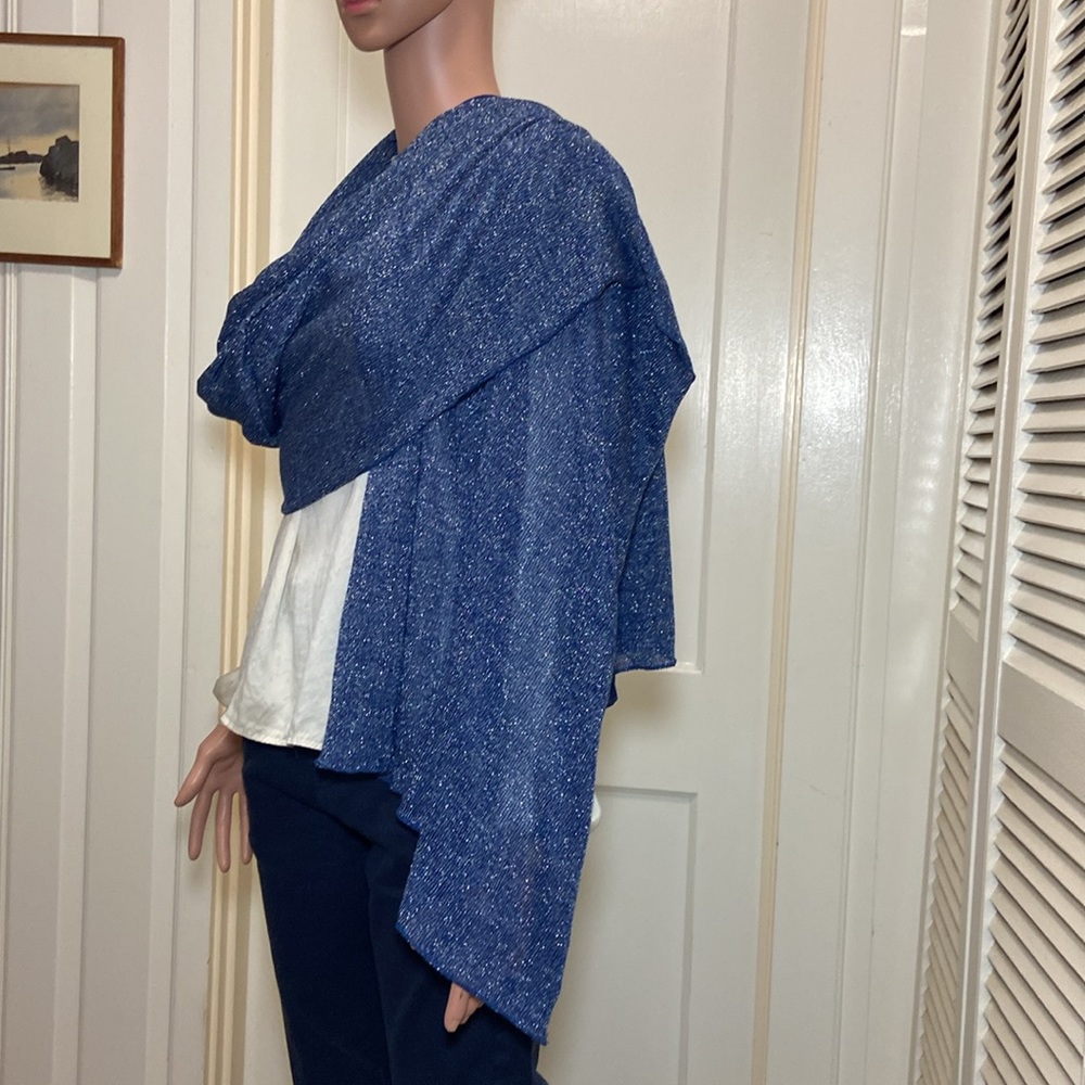 Beautiful Navy Blue Wrap With Golden Sparkles - Gem